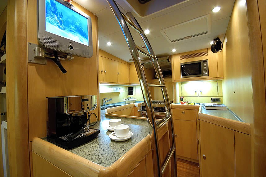 Yacht HOLO KAI, | CHARTERWORLD Luxury Superyacht Charters